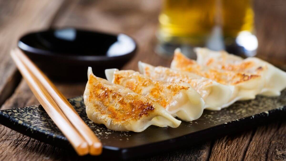 Gyoza i airfryer – sprøde japanske dumplings på 10 min