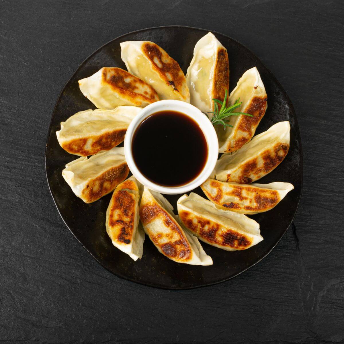 Gyoza i airfryer – sprøde japanske dumplings på 10 min