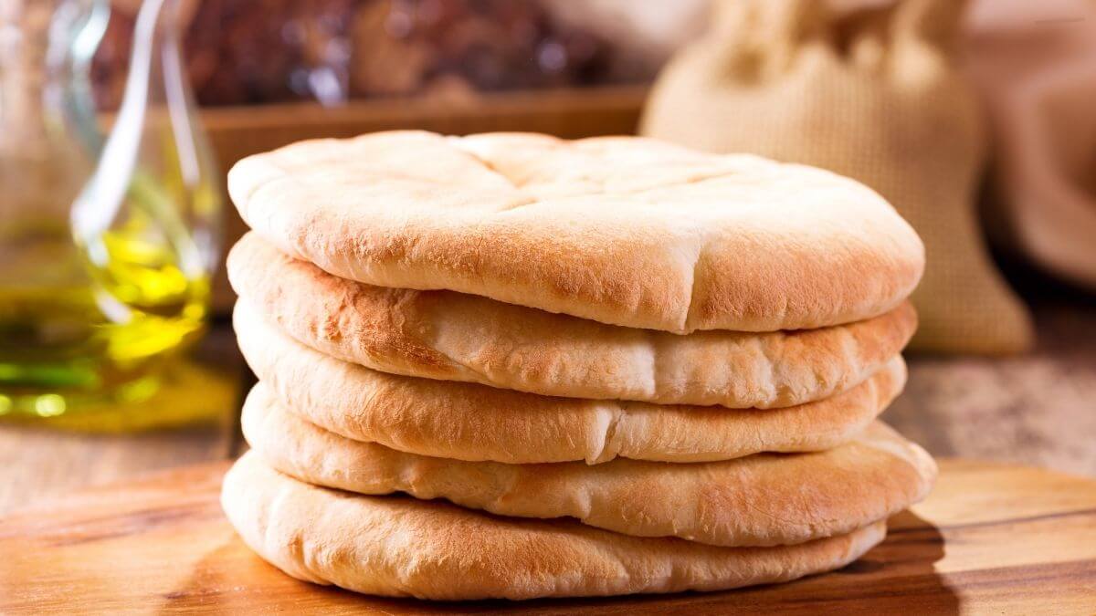 Pão pita na airfryer – bolsos fofinhos em 8 min
